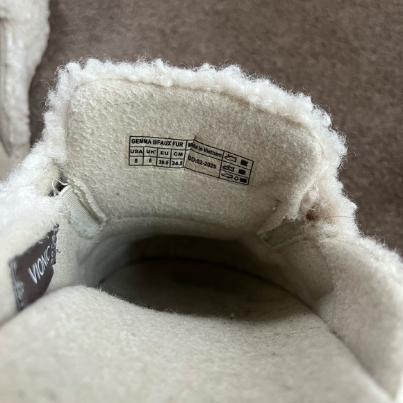 Vionic | Shoes | Vionic Cream Faux Fur Slippers | Poshmark